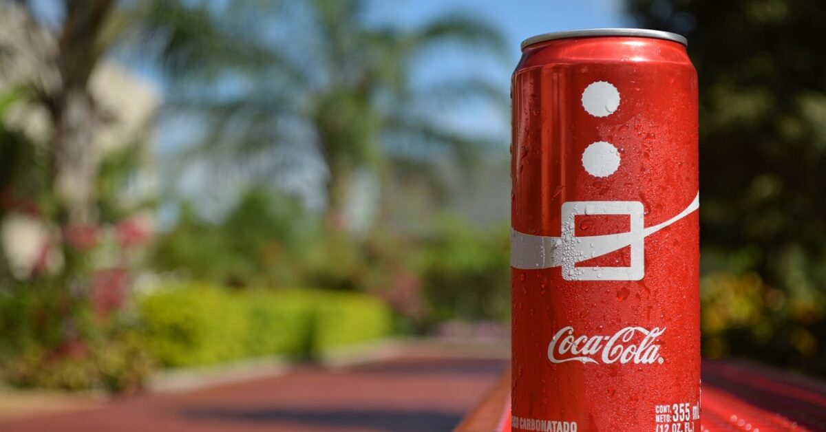 Coca Cola, l'inaspettata alleata contro il muschio nel patio